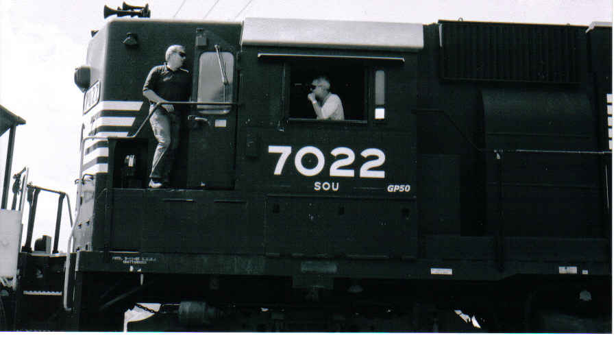 NS 7022 Black & White